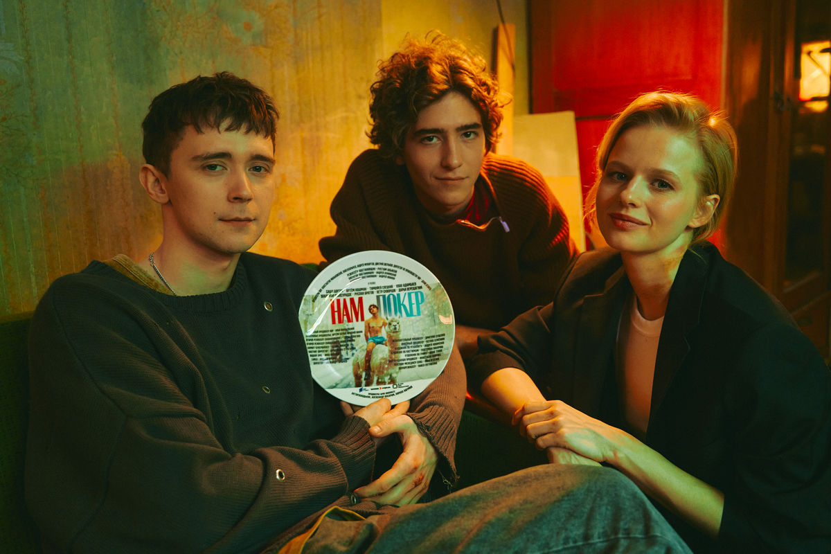 От режиссера «Трудных подростков: стартовали съемки сериала «Нам покер ...